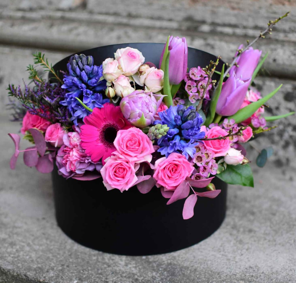 Aranjament cutie "Black flower box" - City Flowers By Ioana